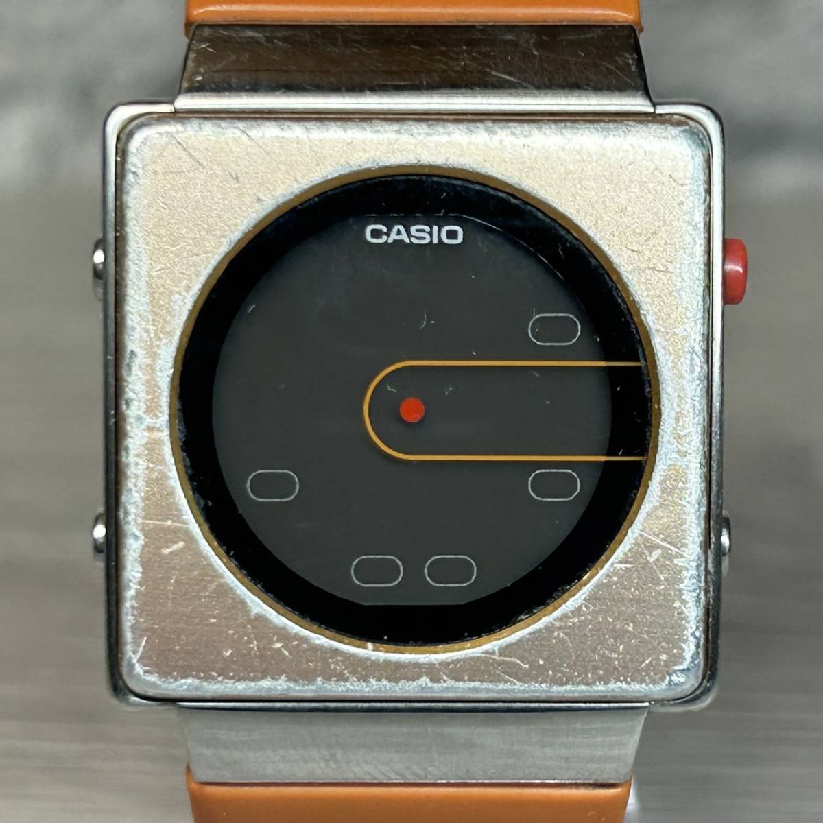 YH-8056 現状品 CASIO FUTURIST LA-2001 カシオ フューチャリスト デジタル メンズ腕時計 オレンジ シルバー ...