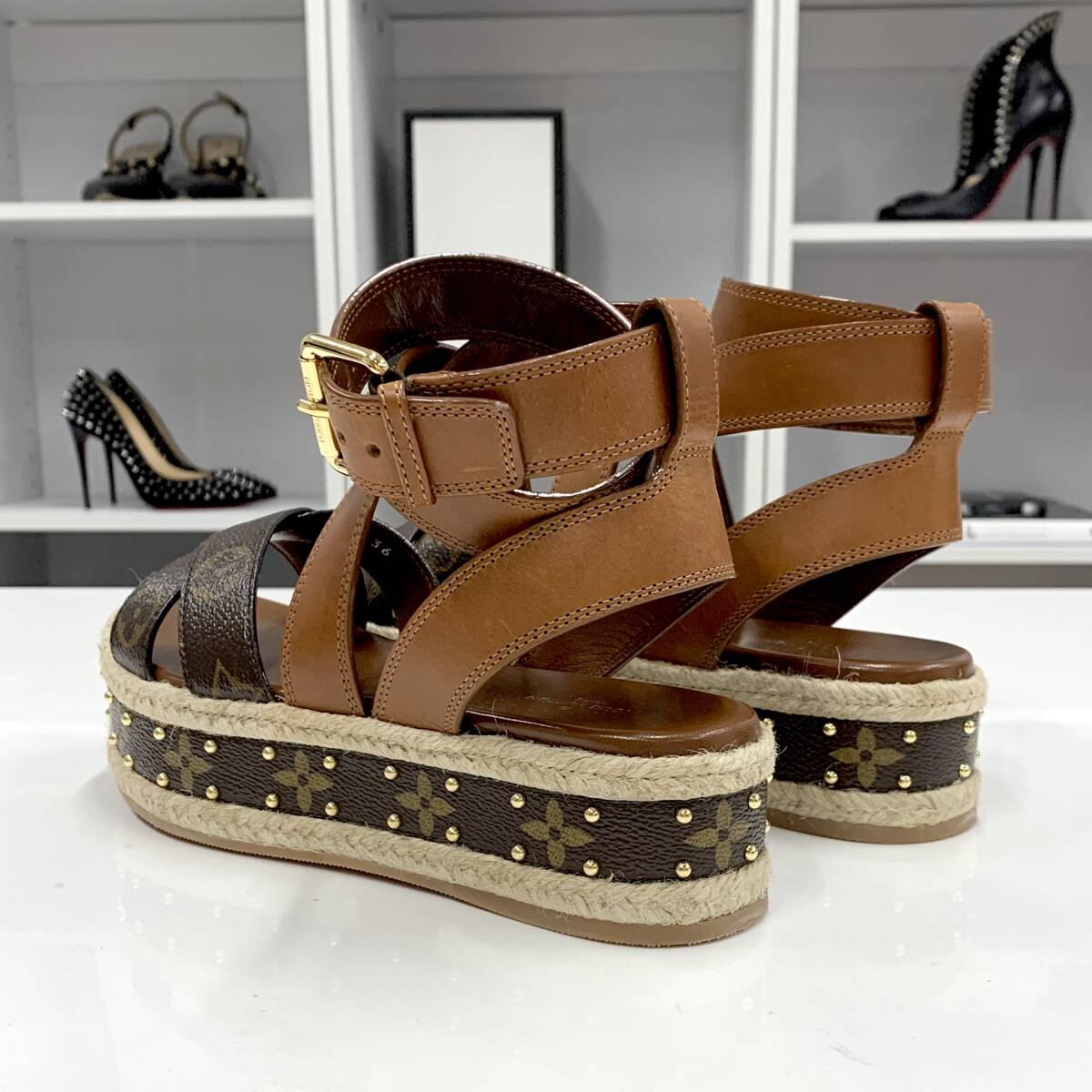 9627 ヴィトン バウンダリーライン レザー モノグラム スタッズ サンダル ブラウン(女性用)｜売買されたオークション情報、yahooの商品情報をアーカイブ公開 - オークファン ...