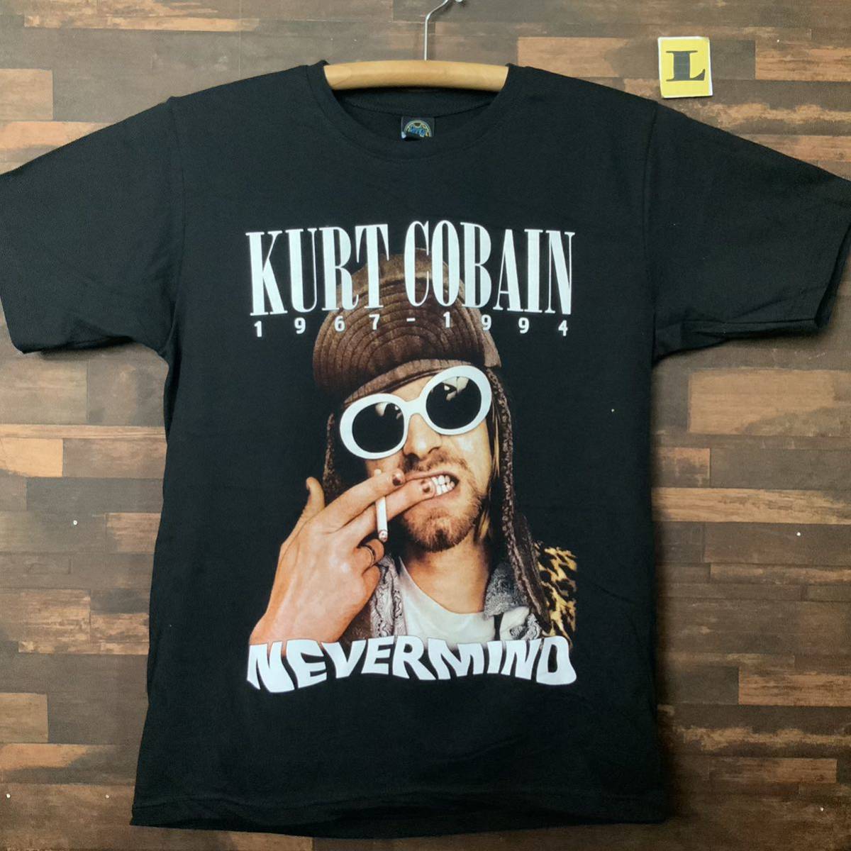 ニルバーナ カートコバーン Tシャツ Lサイズ KURT COBAIN NIRVANA ロックバンド(イラスト、キャラクター)｜売買されたオークション情報、yahooの商品情報をアーカイブ公開 ...