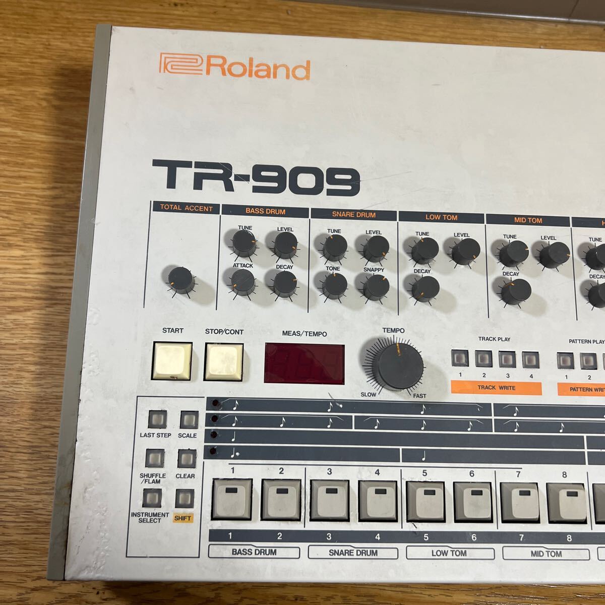 Roland ローランド TR-909 Rhythm Composer リズムマシン(リズムマシン)｜売買されたオークション情報、yahooの ...