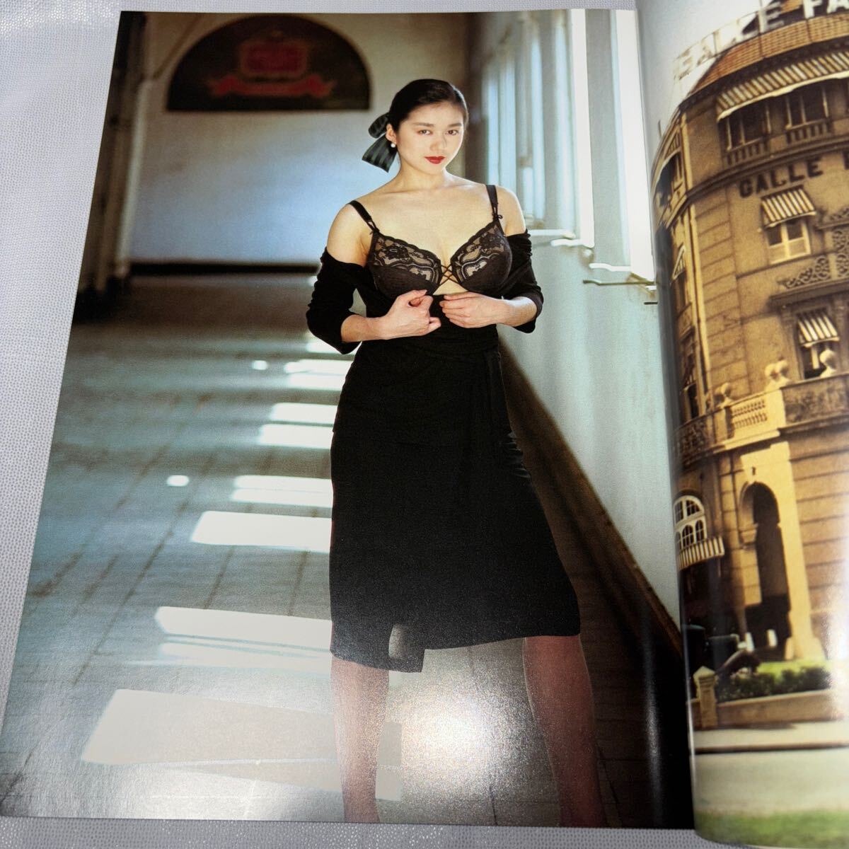 熱帯性気候 青山知可子 写真集 1990年5月10日 初版発行 激写15周年記念 撮影 篠山紀信 GORO SPECAL MOOK(あ行)｜売買されたオークション情報、yahooの商品情報を ...