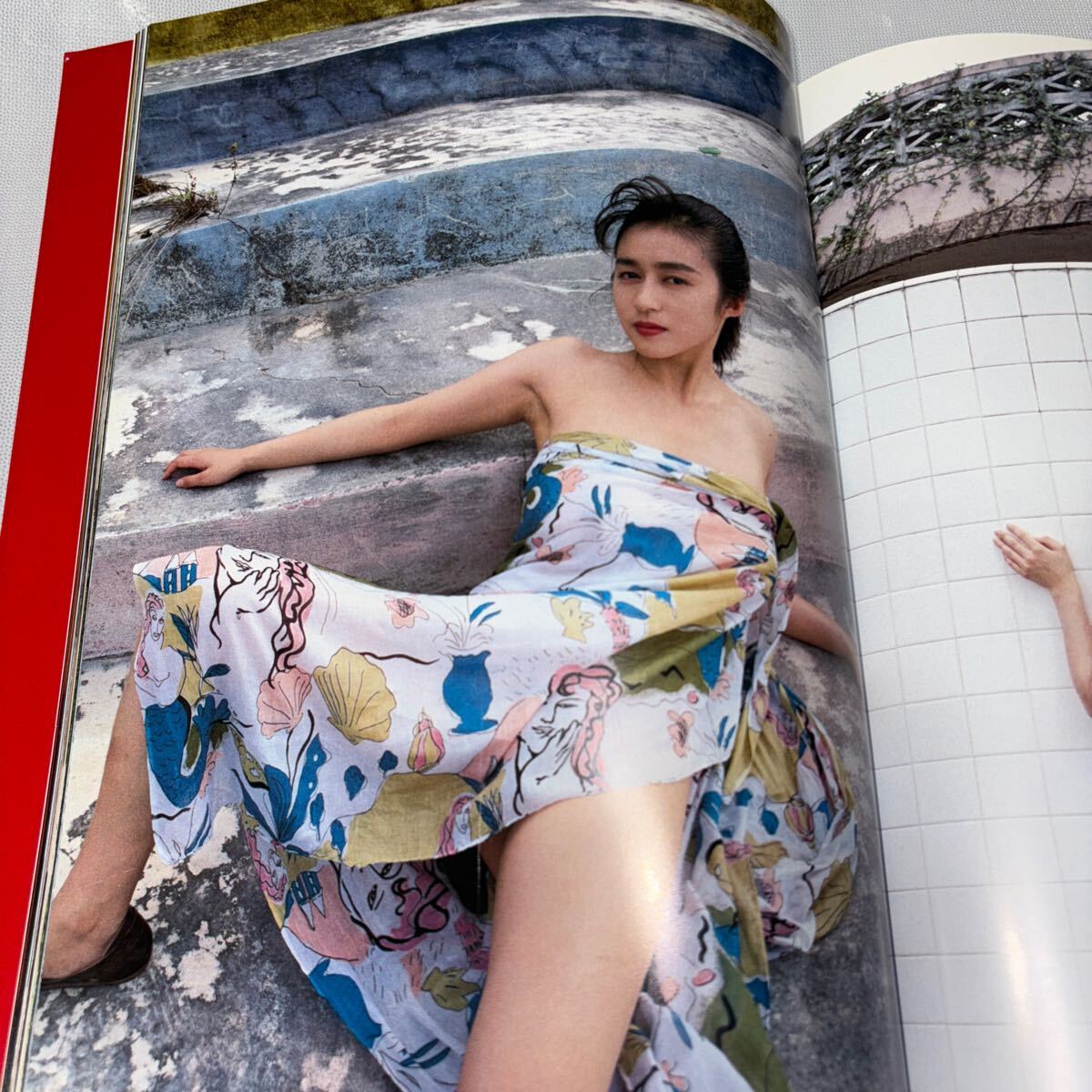 熱帯性気候 青山知可子 写真集 1990年5月10日 初版発行 激写15周年記念 撮影 篠山紀信 GORO SPECAL MOOK(あ行)｜売買されたオークション情報、yahooの商品情報を ...