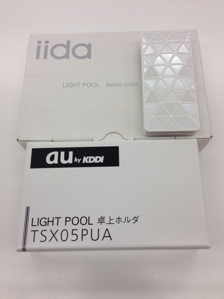 iida au LIGHT POOL ホワイト TSX05 卓上ホルダ付き(携帯電話)｜売買されたオークション情報、yahooの商品情報を ...