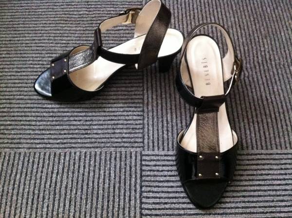 BENEBISベネビス サンダル 25EE 黒 パーティーにも(25.0cm)｜売買されたオークション情報、yahooの商品情報をアーカイブ公開 - オークファン（aucfan.com）