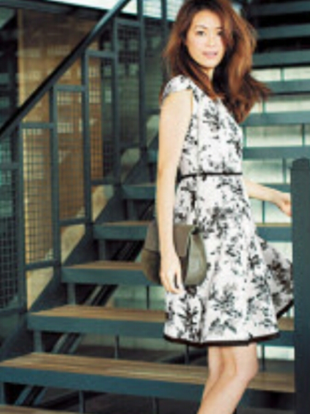 JUSGLITTYアルページュストーリー限定ボタニカルフラワーワンピ1(ジャスグリッティー)｜売買されたオークション情報、yahooの商品情報をアーカイブ公開 - オークファン（aucfan.com）