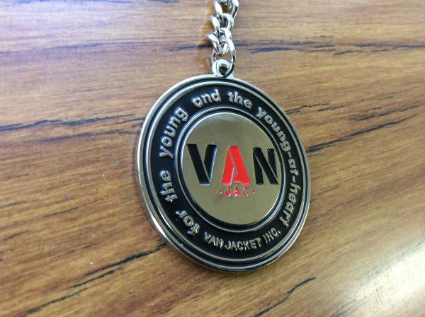 丸VAN キーホルダー / VAN JAC SCENE IVY Kent アイビー バッジ(広告、ノベルティグッズ)｜売買されたオークション情報、yahooの商品情報をアーカイブ公開 ...