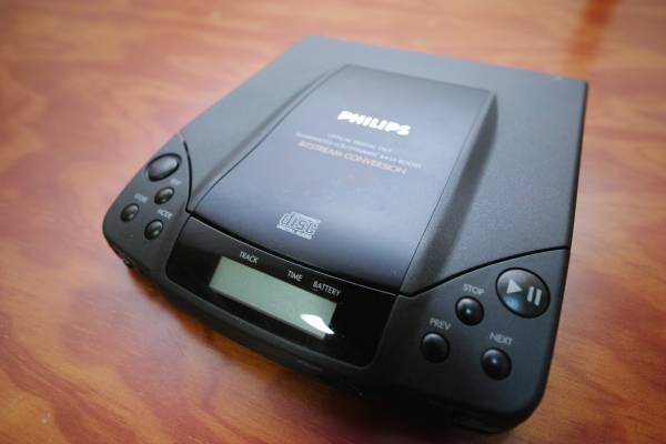 蒐集家のかたへ…名機PHILIPS AZ6826 ジャンク品②(CDプレーヤー)｜売買されたオークション情報、yahooの商品情報をアーカイブ ...