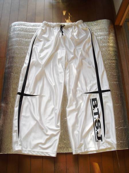 BTSJ ／LESMILLS BODYCOMBAT 黒十字ワイドパンツ ユーズド(その他)｜売買されたオークション情報、yahooの商品情報を ...