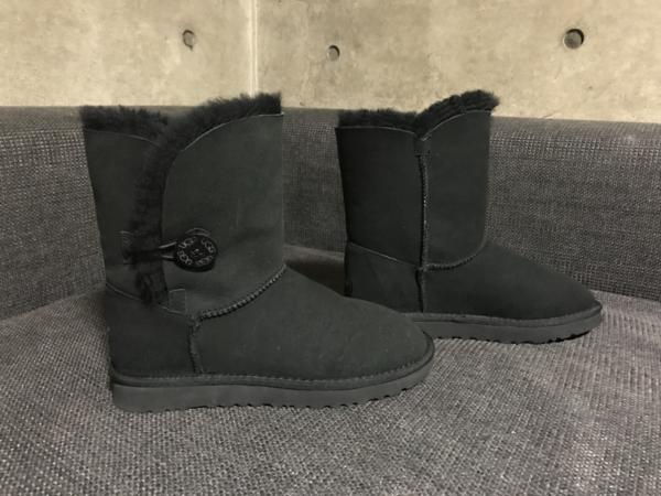 品 UGG ベイリーボタン ムートンブーツ US7 24㎝ 黒 RA-02(US7)｜売買されたオークション情報、yahooの商品情報をアーカイブ公開 - オークファン（aucfan.com）
