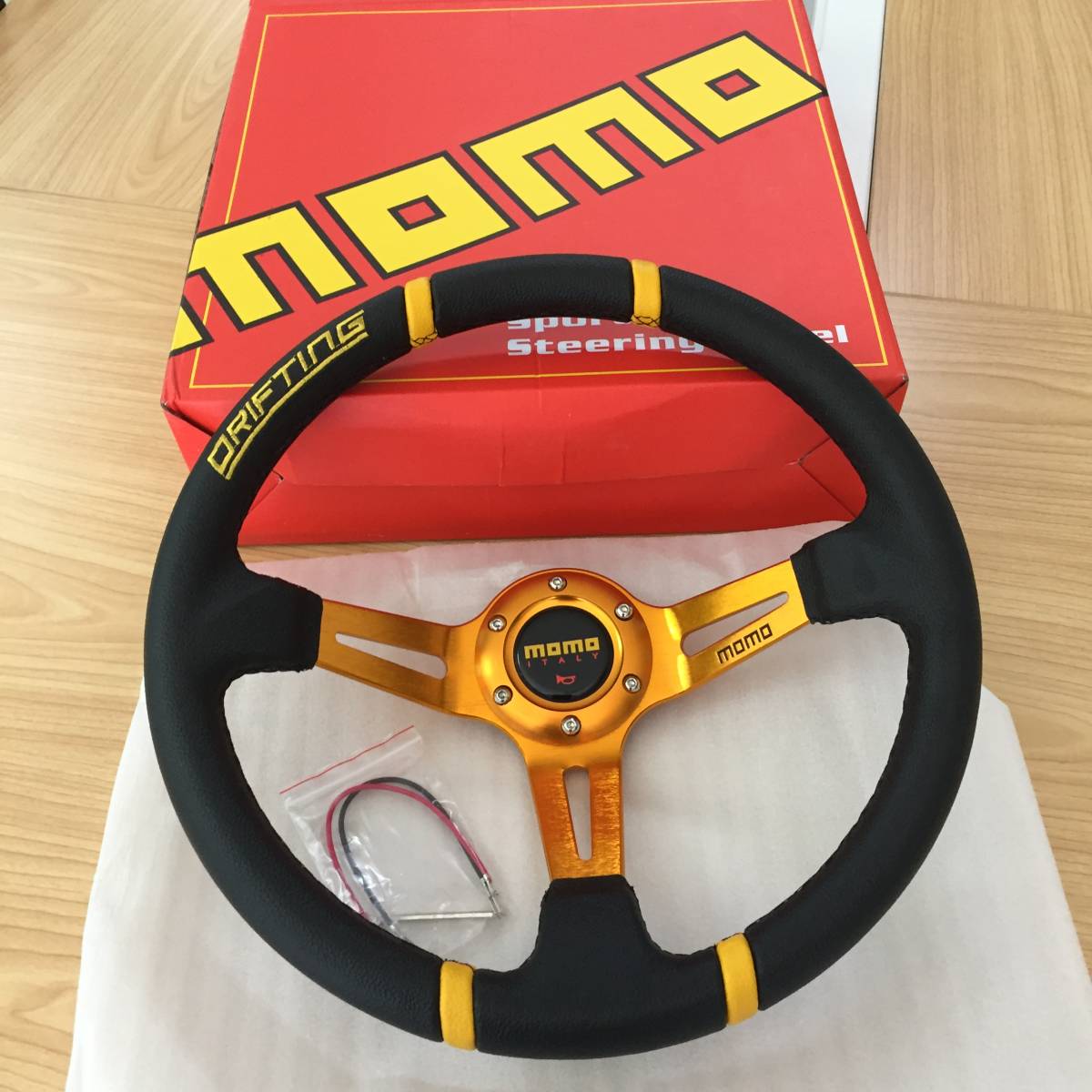 MOMO モモステアリング 直径350mm ブラックxゴールド 07(ステアリング、ハンドル本体)｜売買されたオークション情報、yahooの商品情報をアーカイブ公開 - オークファン ...