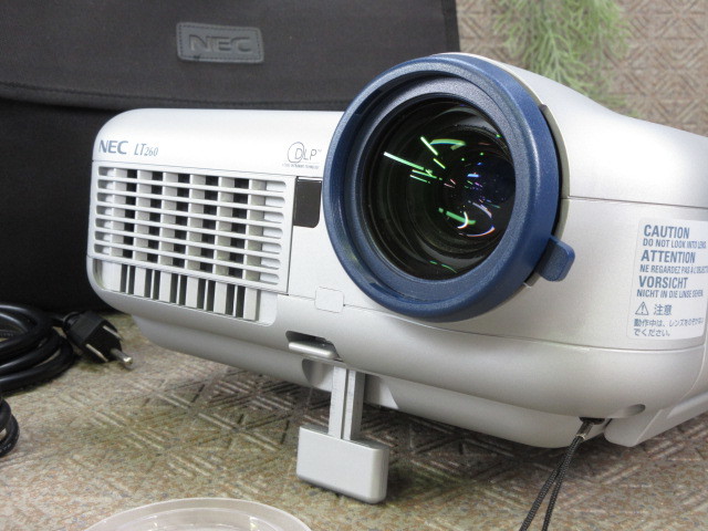 NEC / 2400lm プロジェクター / LT260K / ランプ使用 376時間 残82% / No.C498(本体)｜売買された ...
