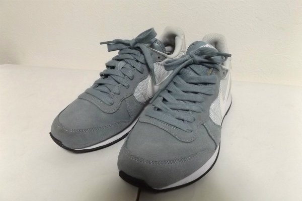z7083：NIKE（ナイキ）WMNS INTERNATIONALISTスニーカー629684-011/23.5/灰/インターナショナリスト