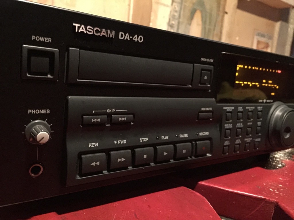 TASCAM タスカム DATデッキ DA-40(DAT機器)｜売買されたオークション情報、yahooの商品情報をアーカイブ公開 ...
