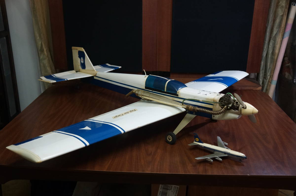 古い大型 エンジン搭載 ラジコン飛行機 全長129cm 全幅153cm 現状(完成品（エンジン）)｜売買されたオークション情報、yahooの商品情報をアーカイブ公開 - オークファン ...