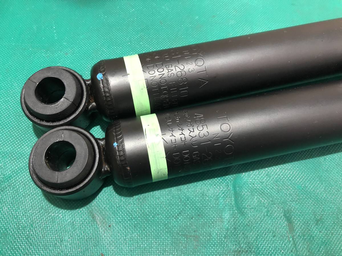 ☆ 純正 トヨタ ハイエース 200系 リア ショックアブソーバー 純正品番48531-80729 刻印品番48531-26810 no35｜トヨタ用