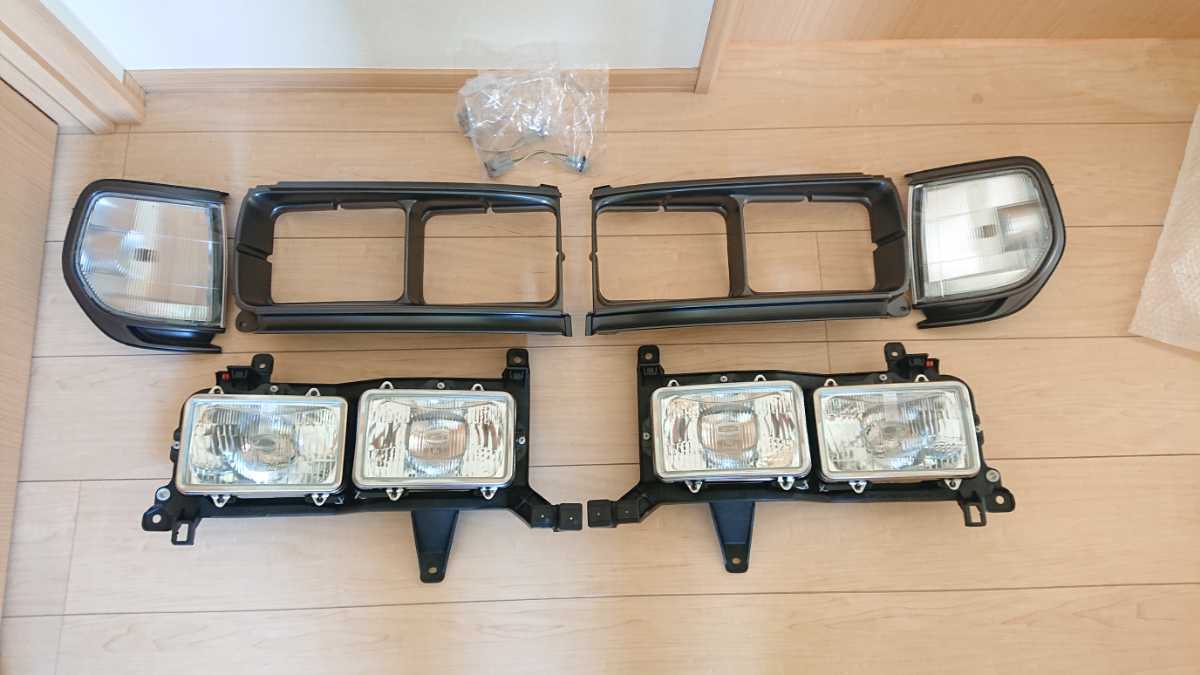 ランクル80 トヨタ純正 角目 四灯ヘッドライトコーナーベゼル 輸出用 STD(ヘッドライト)｜売買されたオークション情報、yahooの商品情報をアーカイブ公開 - オークファン（aucfan ...