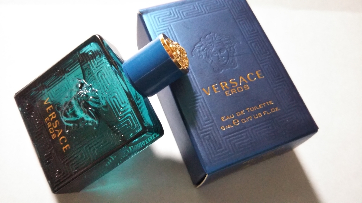 ラスト VERSACE/5ml ヴェルサーチ エロス EDT 5ml スプレー式 は有りません お試しに 官能的 魅惑的な香り(その他)｜売買されたオークション情報、yahooの商品情報を ...
