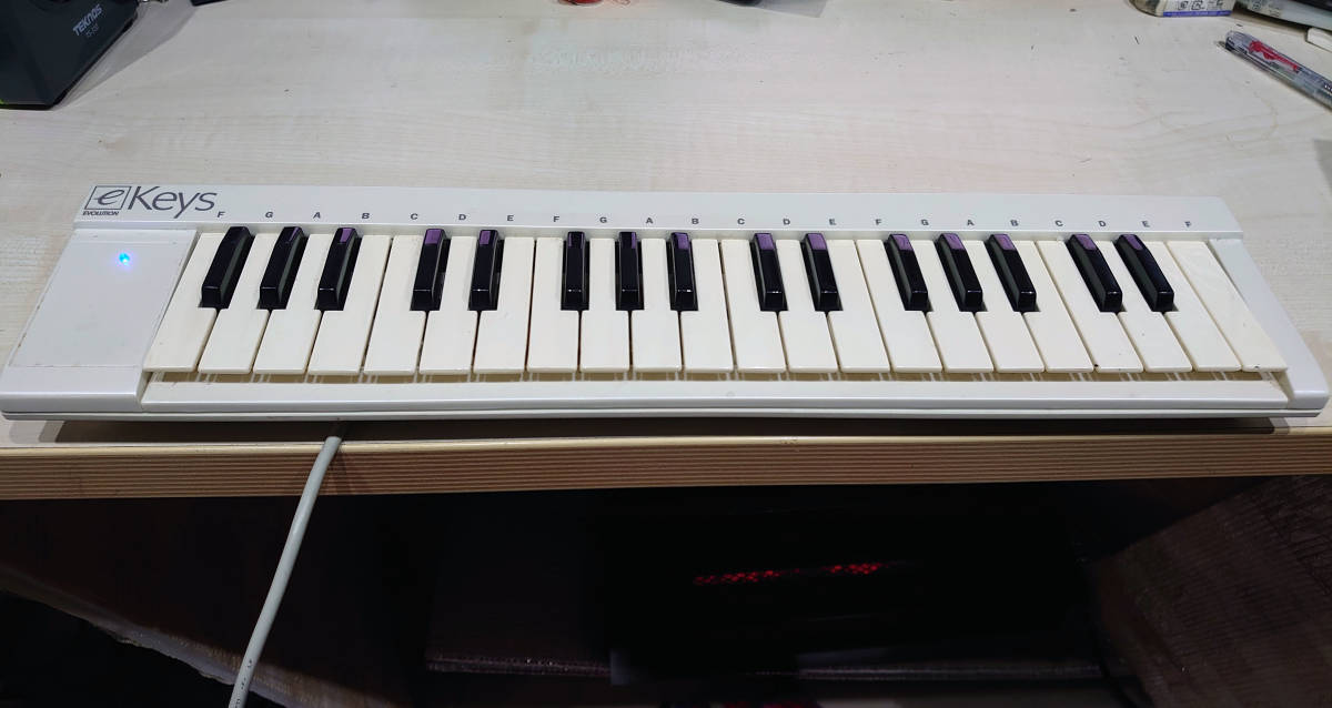 ミニMIDIキーボード EVOLUTION eKeys 37鍵(MIDIキーボード、コントローラー)｜売買されたオークション情報、yahooの商品情報をアーカイブ公開 - オークファン ...