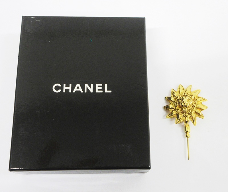 01 00-341377-07 S CHANEL シャネル ブローチ ピンブローチ ライオン モチーフ ゴールドカラー アクセサリー 箱付き ...