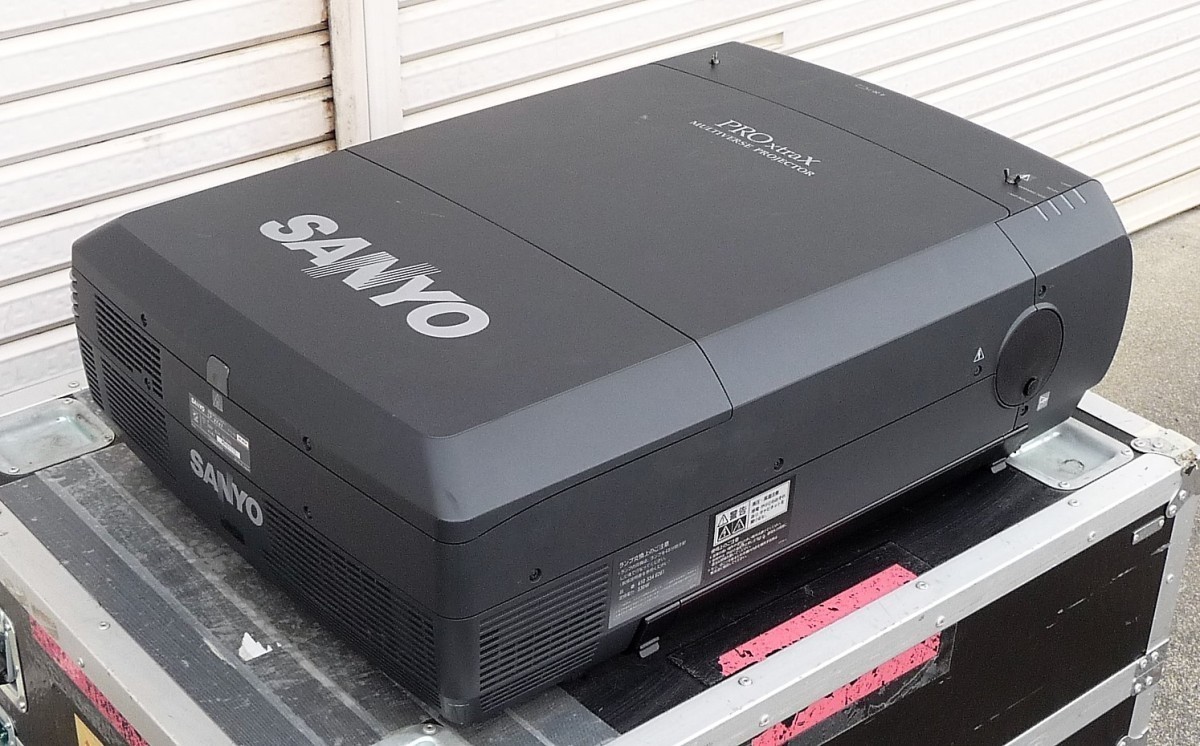 SANYO LP-XF47 業務用高輝度プロジェクター 15000lm ランプ時間：241H リモコン ハードケース付き H-XF47-05 ...