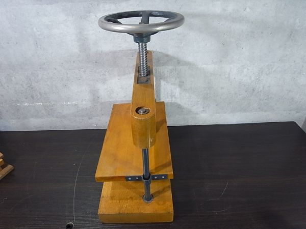 品 KIHARA キハラ 製本機 手機械 万力 圧着機 A4 10370(ファイリング用品)｜売買されたオークション情報、yahooの商品情報をアーカイブ公開 - オークファン（aucfan.com）