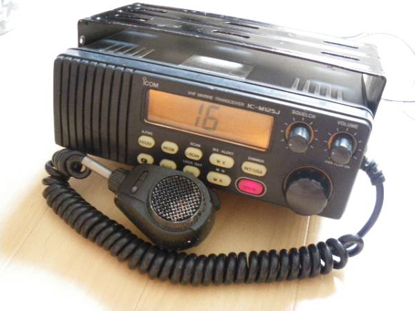 ICOM 国際VHF無線機 IC-M125J マイク付 型式検定機器(無線機)｜売買されたオークション情報、yahooの商品情報をアーカイブ ...