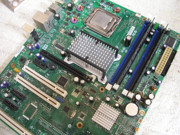 Intel マザーボード DG33FB Core 2 Duo E5200 メモリ2G(インテル)｜売買されたオークション情報、yahooの商品情報をアーカイブ公開 - オークファン ...