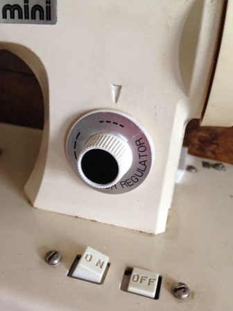 レトロ Belna mini ミニミシン かわいい ディスプレイ(ミシン)｜売買されたオークション情報、yahooの商品情報をアーカイブ公開 ...