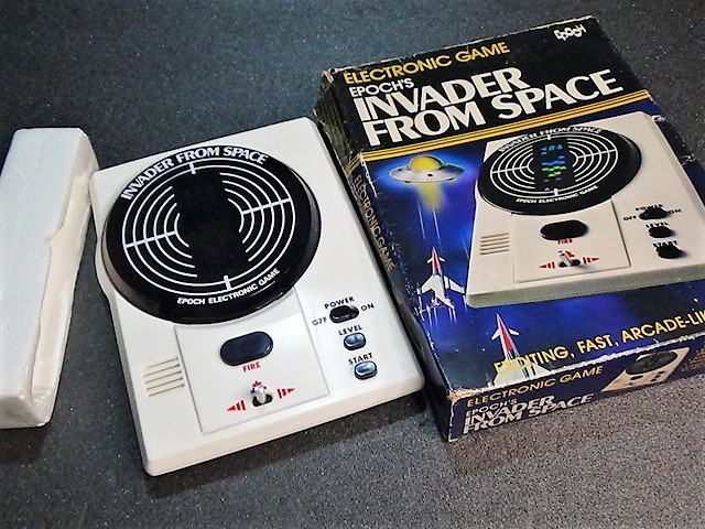 エポック社 インベーダーフロムスペース INVADER FROM SPACE レトロ デジコムベーダー ゲーム おもちゃ ビンテージ 電子ゲーム 箱付(携帯型)｜売買されたオークション情報 ...