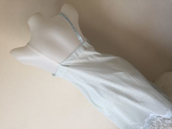 スリップ サイズ不明 TOYOBO 総柄 水色 レトロ ナイロンスリップ -E329-(Mサイズ)｜売買されたオークション情報、yahooの商品情報をアーカイブ公開 - オークファン ...