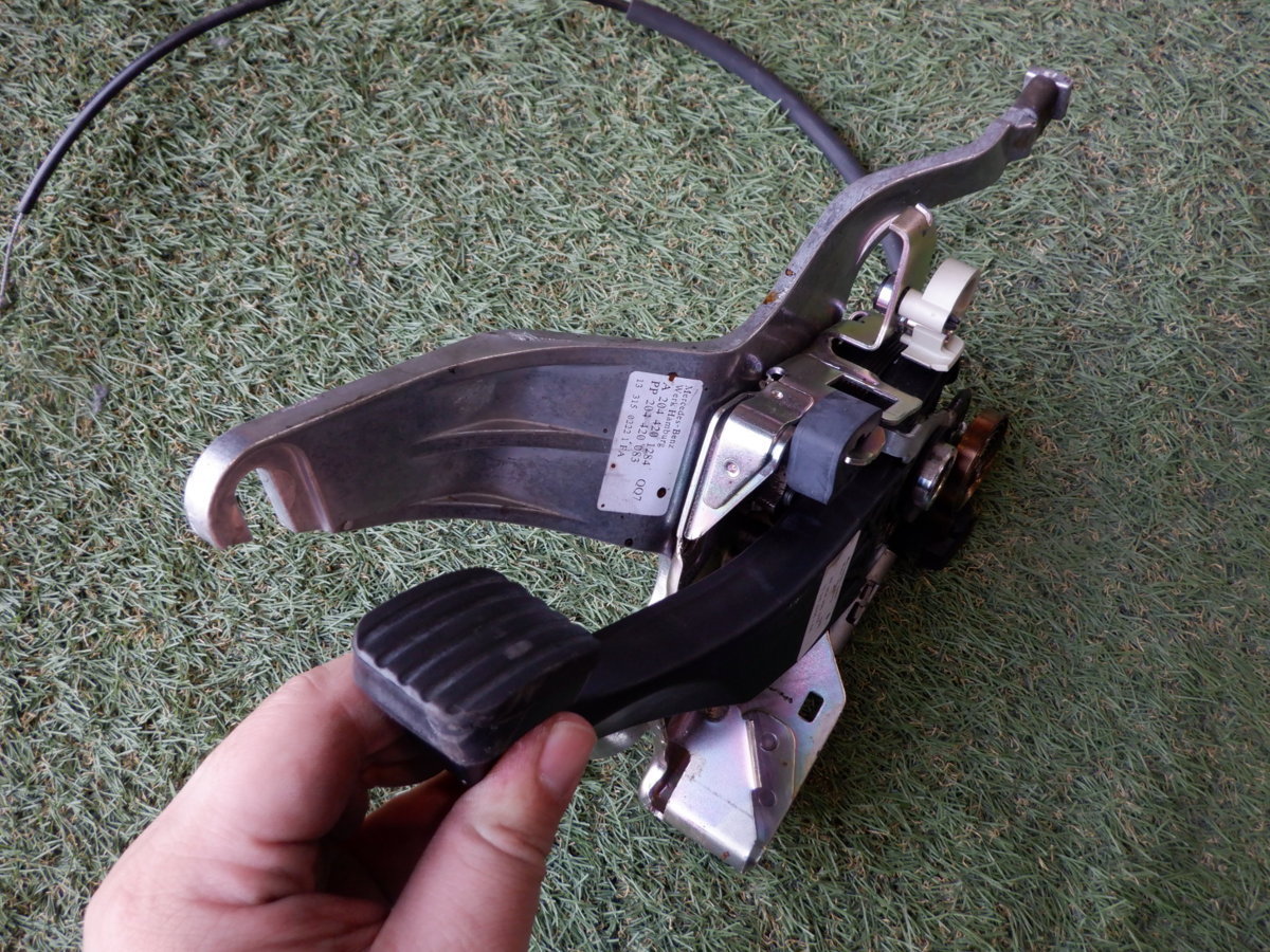 ベンツ純正 W204 Cクラス サイドブレーキ ハンドブレーキレバー A2044201284 22-3-714(メルセデス・ベンツ用)｜売買さ ...