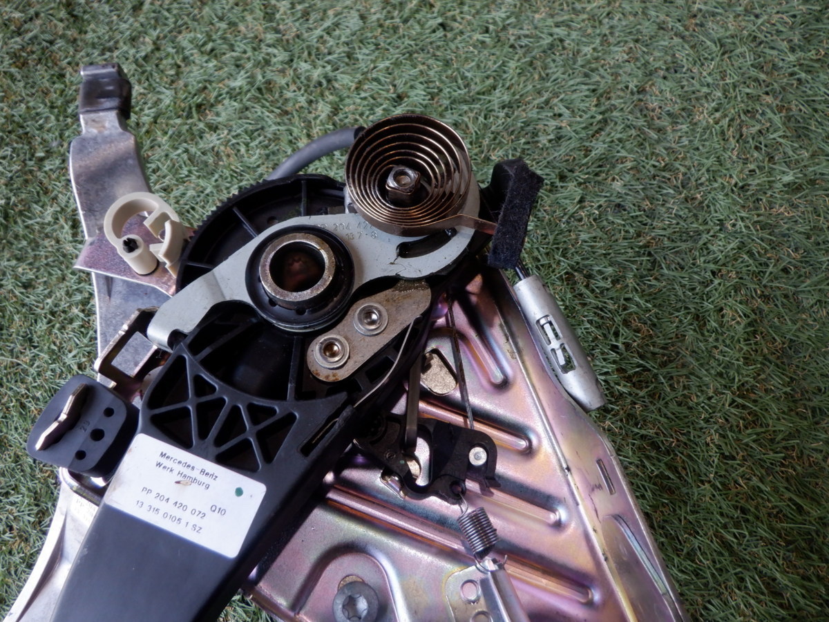 ベンツ純正 W204 Cクラス サイドブレーキ ハンドブレーキレバー A2044201284 22-3-714(メルセデス・ベンツ用)｜売買さ ...