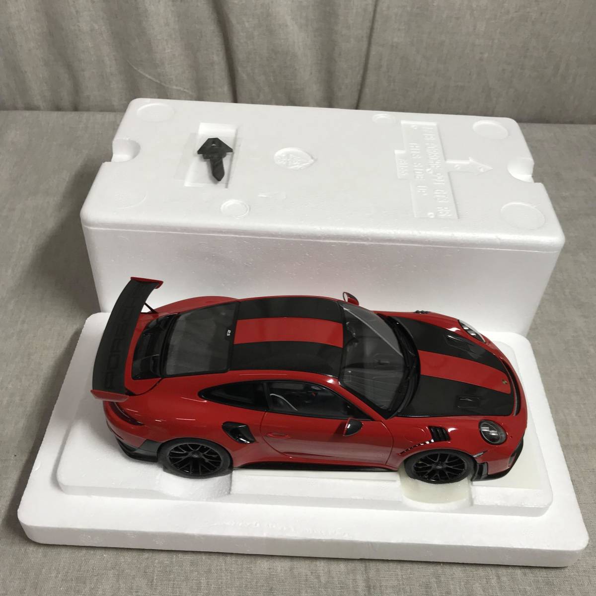 AUTOart 1/18 ポルシェ 911 991.2 GT2 RS ヴァイザッハ パッケージ レッド/カーボンブラック 完成品 78173 ...