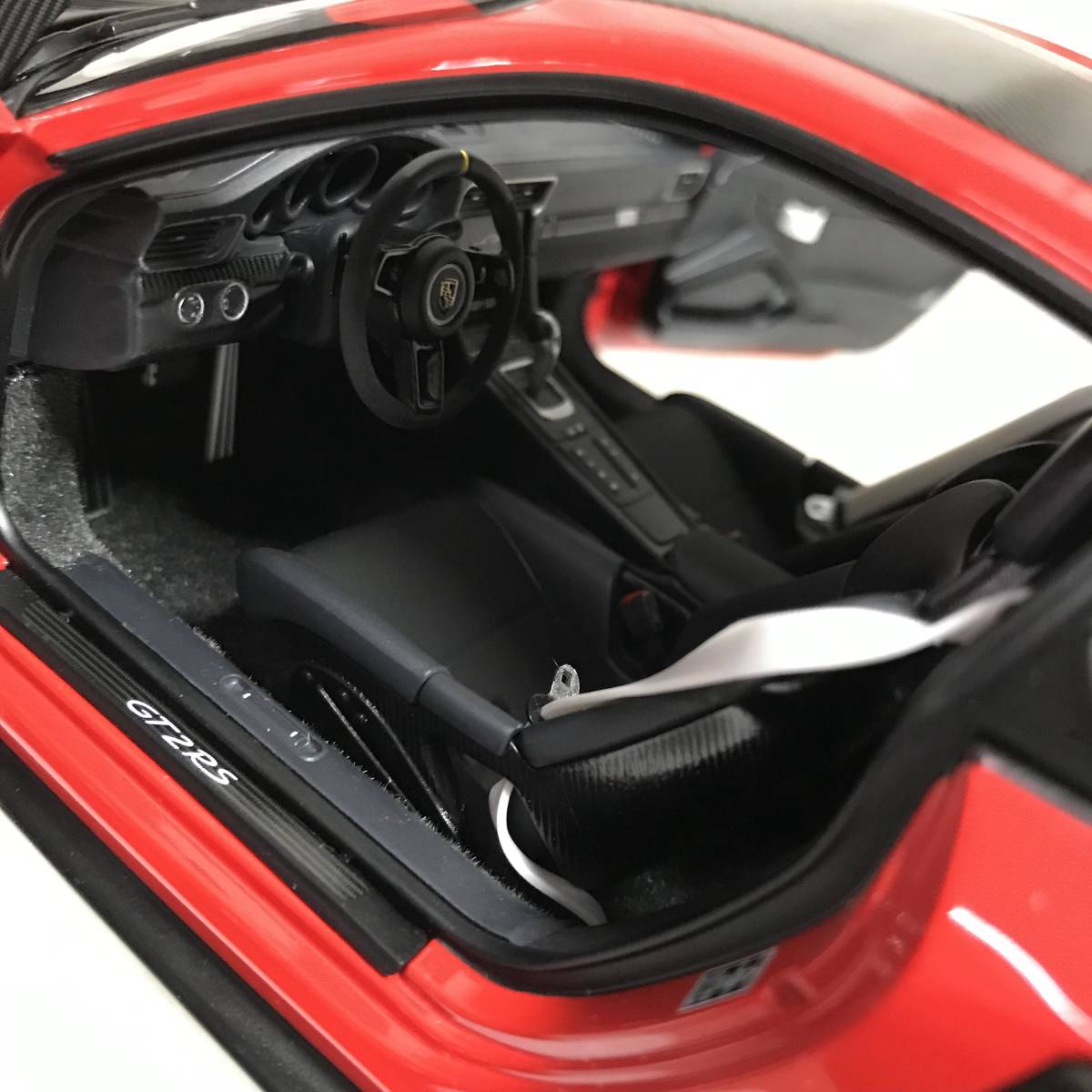 AUTOart 1/18 ポルシェ 911 991.2 GT2 RS ヴァイザッハ パッケージ レッド/カーボンブラック 完成品 78173 ...