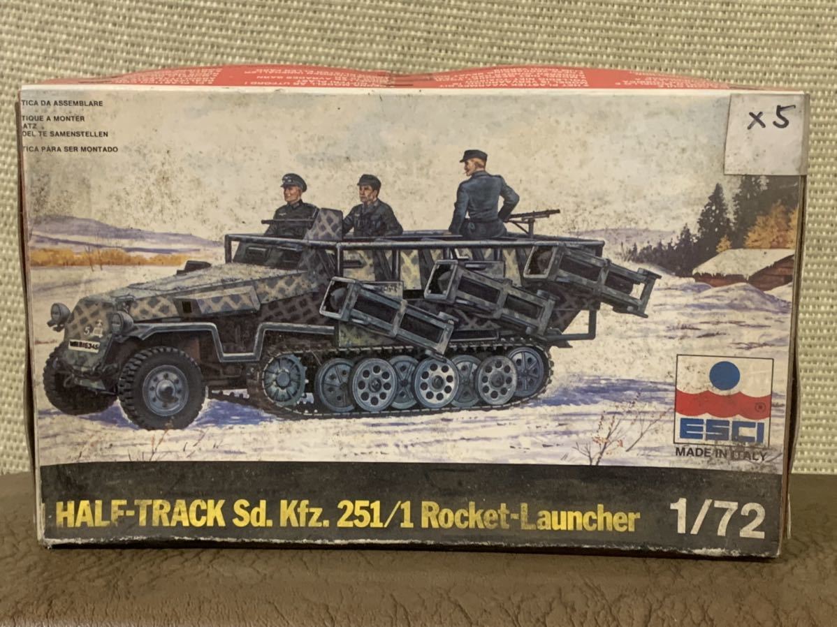08129 複数封入品 1/72 ESCI No. 8022 German Half-Track Sd.Kfz.251/1 Rocket ...