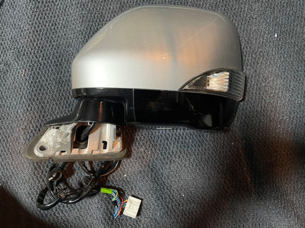 即日発送 エルグランド E52 左ドアミラー カメラ付き シルバー(ドアミラー)｜売買されたオークション情報、yahooの商品情報をアーカイブ公開 - オークファン（aucfan.com）