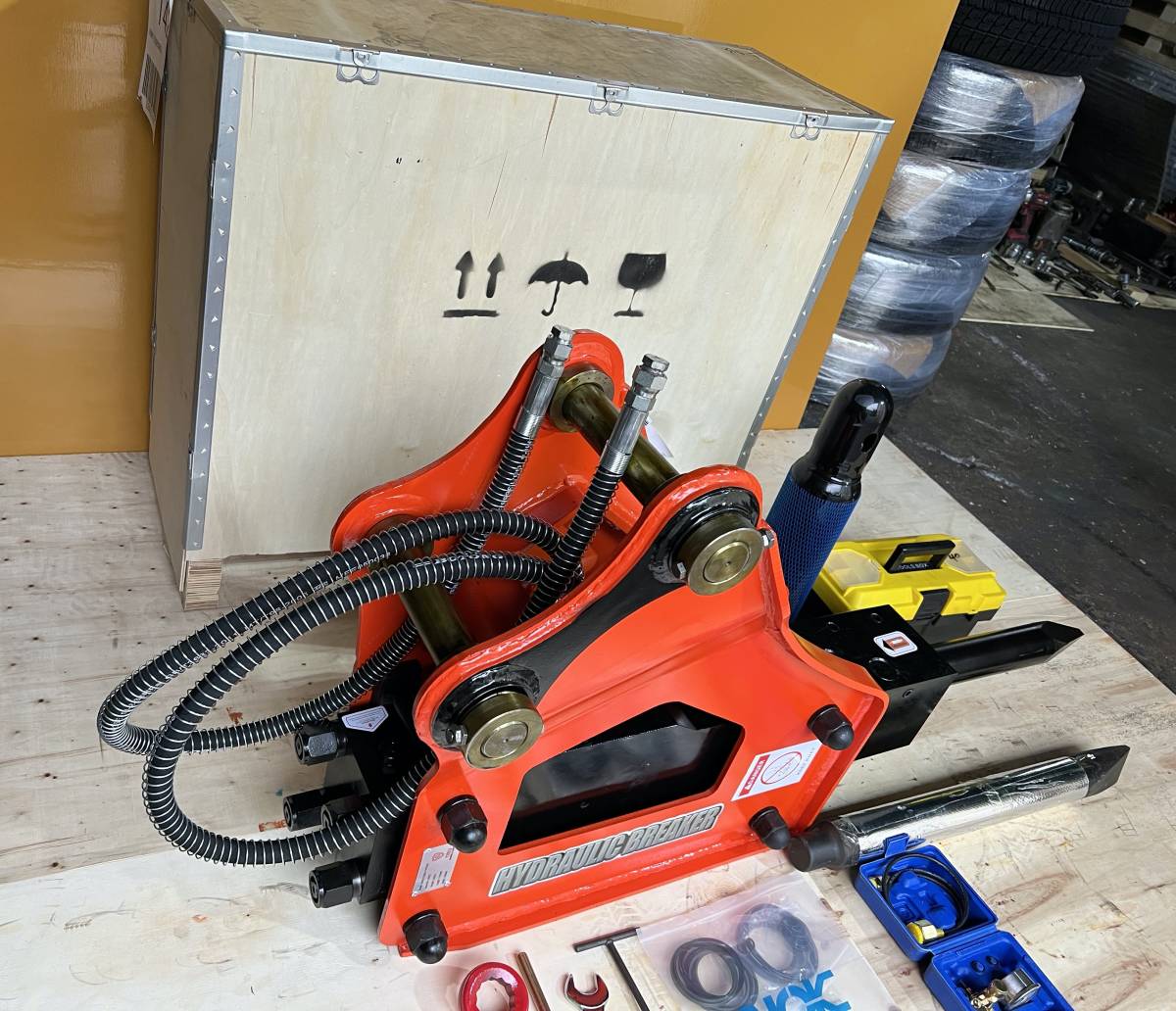 ヤンボ油圧ブレーカ 0.2m3クラス 住友:SH45 IHI:IS40~IS55 キャタピラー:304/305 北越工業:AX40~AX58 ピン径45㎜ 4t 5.5t(建設機械、重機 ...