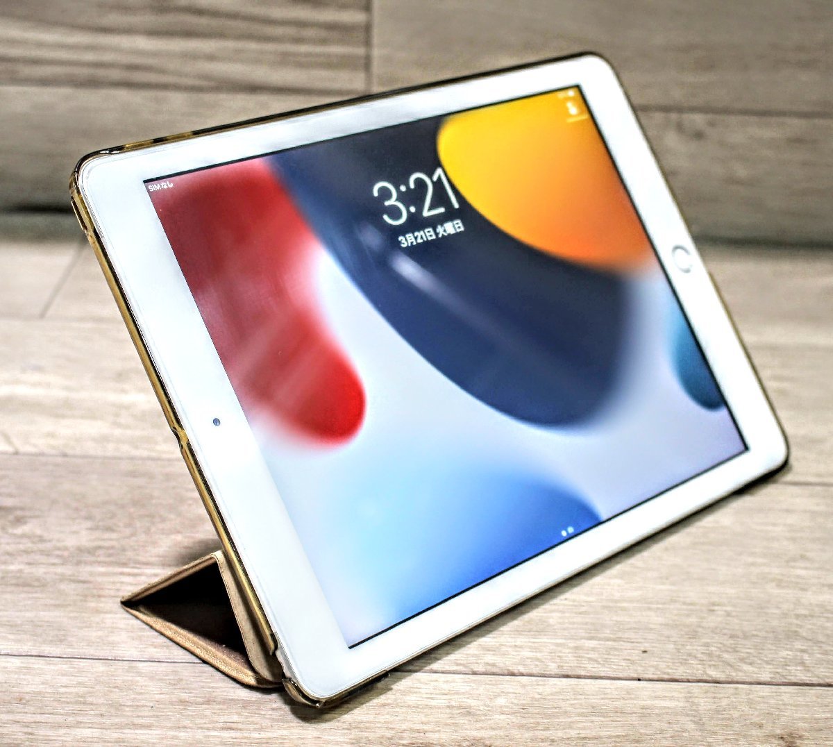 第6世代 iPad2018 Wi-Fi+Cellular 32GB シルバー MR6P2J/A A1954 KDDI 判定 初期化済み カバー ...