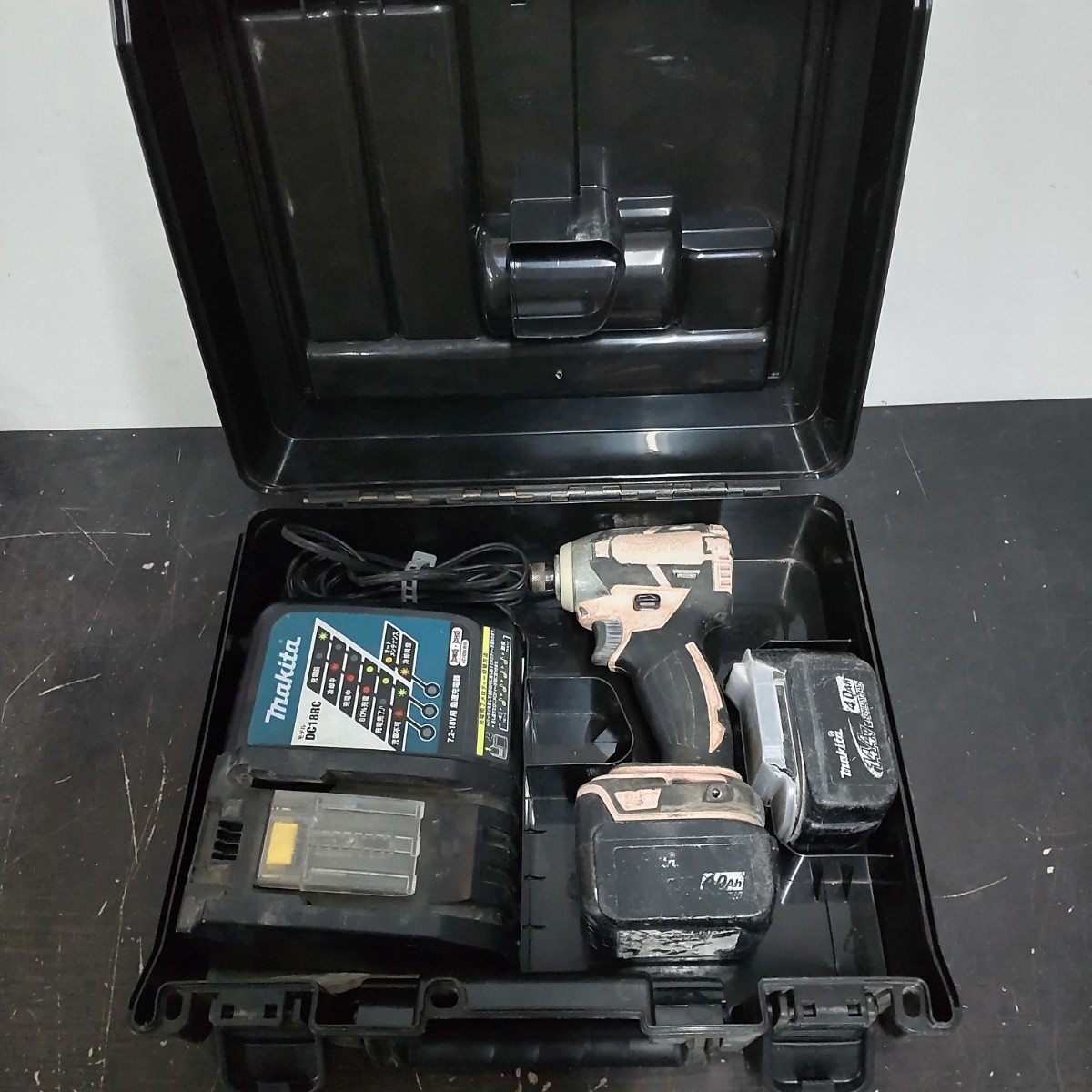 II87 makita マキタ 充電式 TD137D 14.4V バッテリー 2個 充電器 1個 コードレス 電動工具 DARR インパクト ...