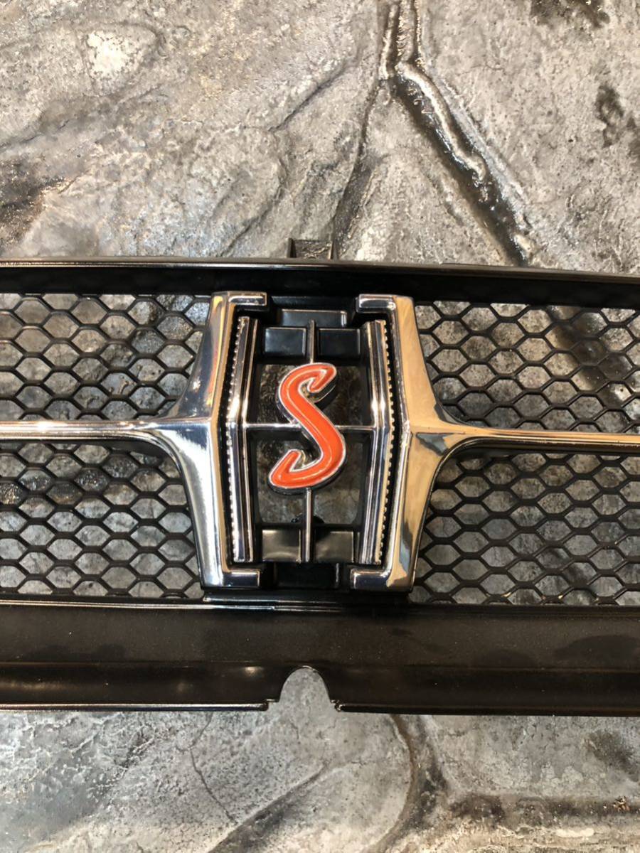 ケンメリ スカイライン GC110 GC111 フロントグリル 後期(フロント)｜売買されたオークション情報、yahooの商品情報をアーカイブ ...