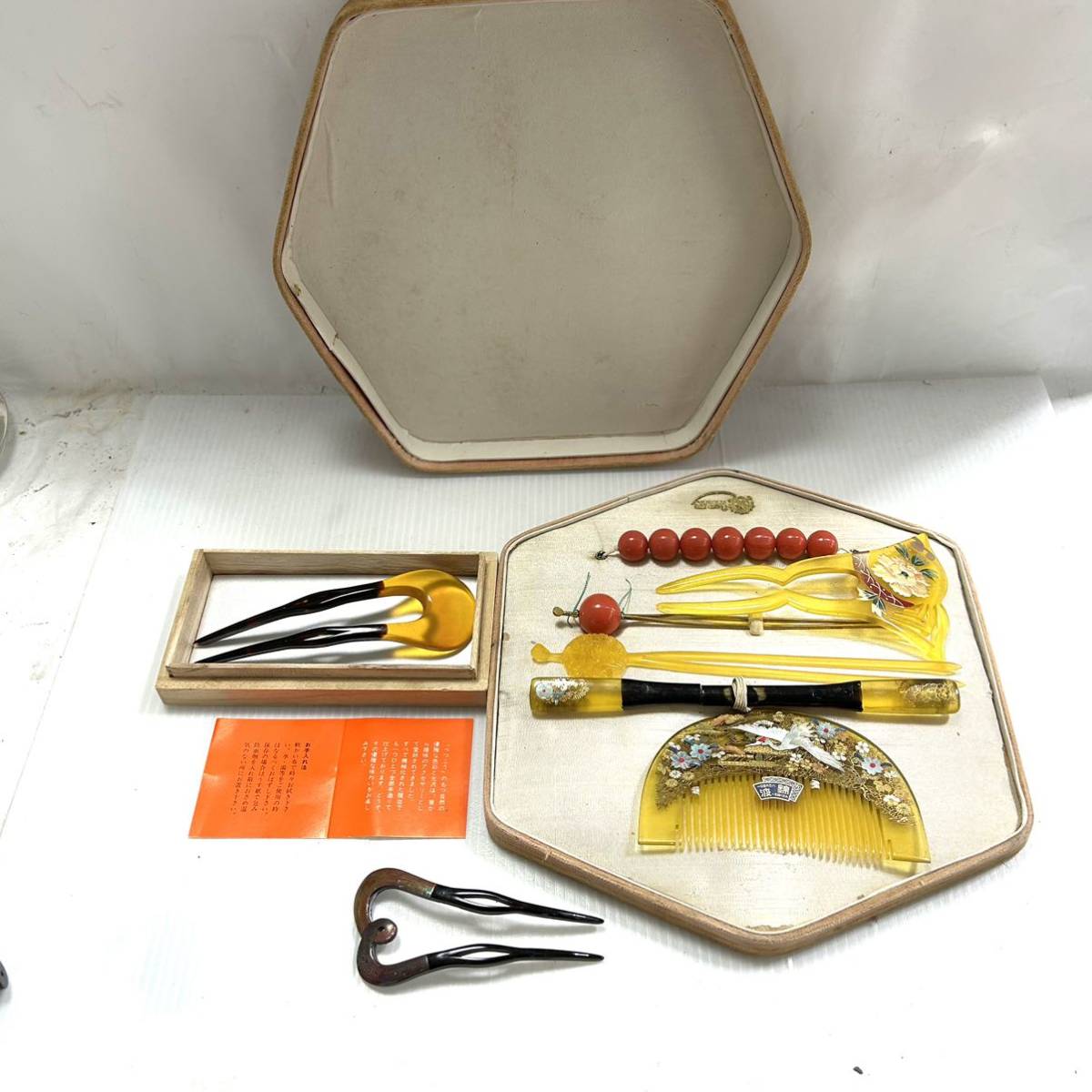 かんざし 和装小物 鼈甲 べっ甲 サンゴ 昭和レトロ くし 櫛 まとめ B0929(かんざし)｜売買されたオークション情報、yahooの商品情報をアーカイブ公開 - オークファン（aucfan ...