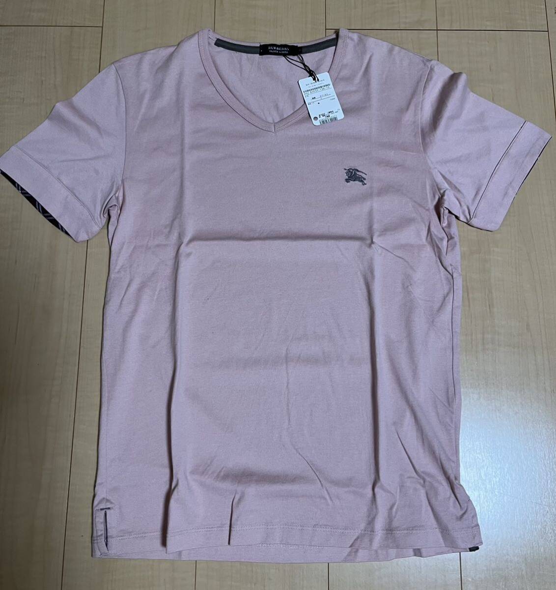 バーバリーブラックレーベル Tシャツ Vネック ピンク サイズ2 M Burberry(トップス)｜売買されたオークション情報、yahooの商品情報をアーカイブ公開 - オークファン ...