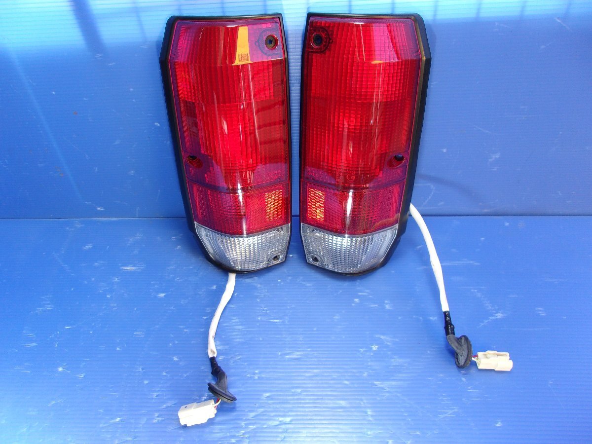SA 7364 GRJ70 ランドクルーザー70 純正 テールライト テールレンズ 新車外し品 KOITO 33-05012(テールライト ...