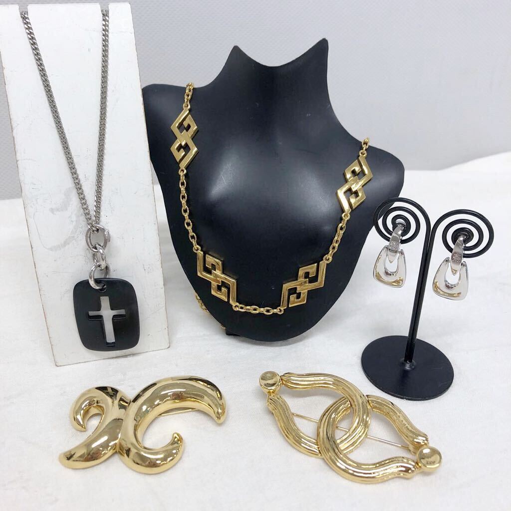 1円〜 GIVENCHY Y-5 ロングネックレス ブローチ イヤリング 刻印有り 品(ネックレス、ペンダント、チョーカー)｜売買されたオークション情報、yahooの商品情報をアーカイブ公開 ...