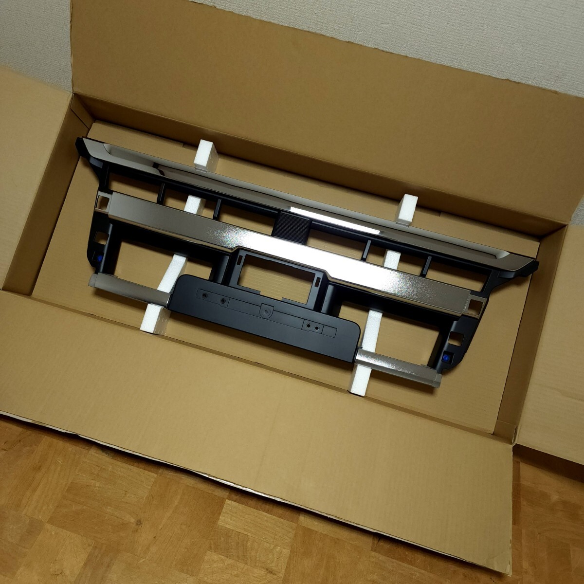 新車外し 現行 UD クオン 純正 メッキ バンパー グリル パーフェクトクオン フロント 52225-30777 新型 棚C892(グリル ...