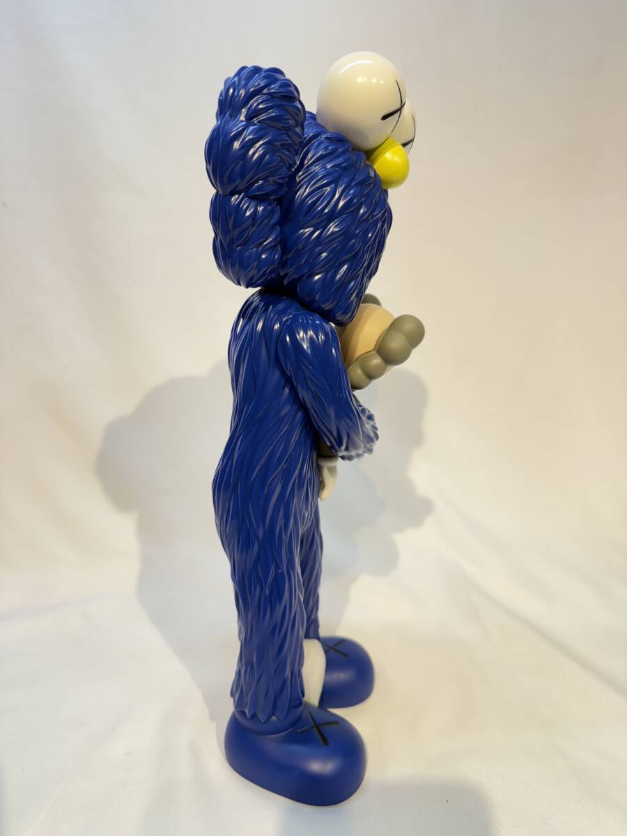 KAWS TAKE BLUE(キューブリック、ベアブリック)｜売買されたオークション情報、yahooの商品情報をアーカイブ公開 ...