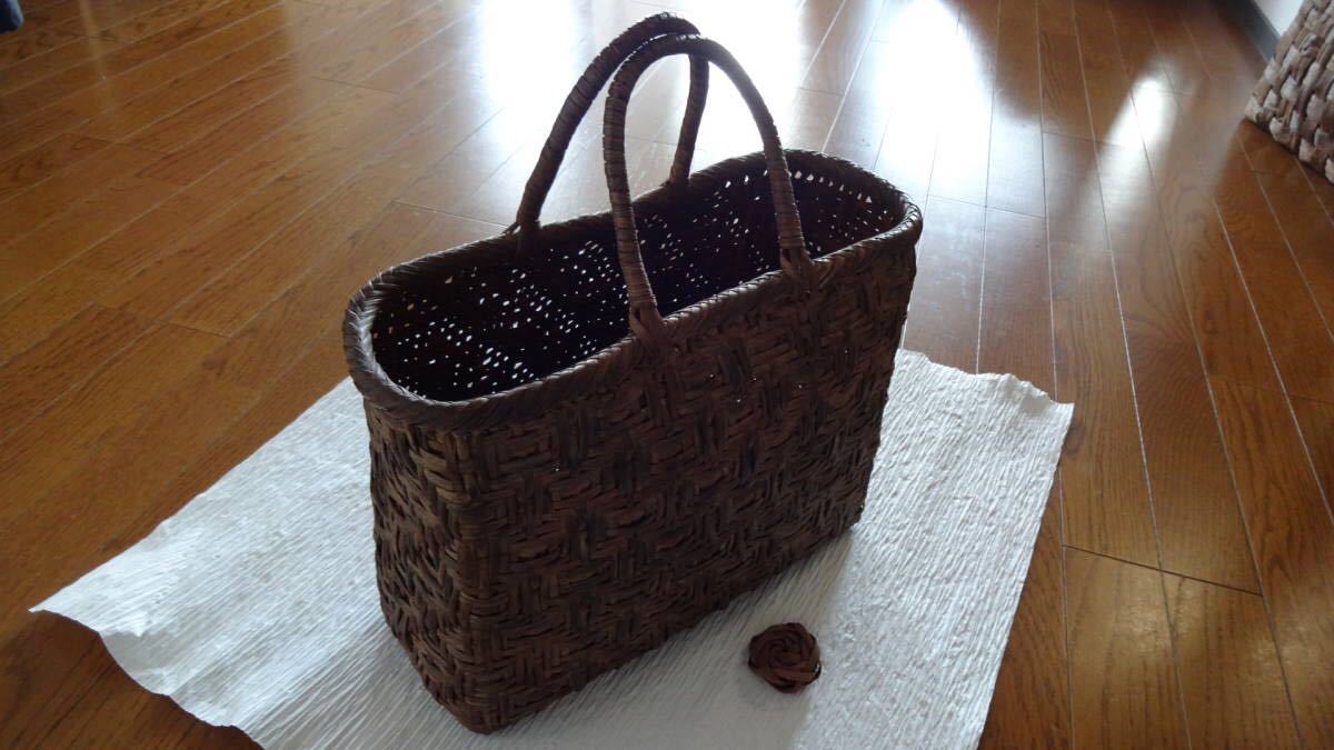 つる工房鷹山 戸田寒風さん 山ぶどう籠バッグ 亀甲編み 横36c×縦27c ブローチあり(バスケット、籐かご)｜売買されたオークション情報、yahooの商品情報をアーカイブ公開 ...