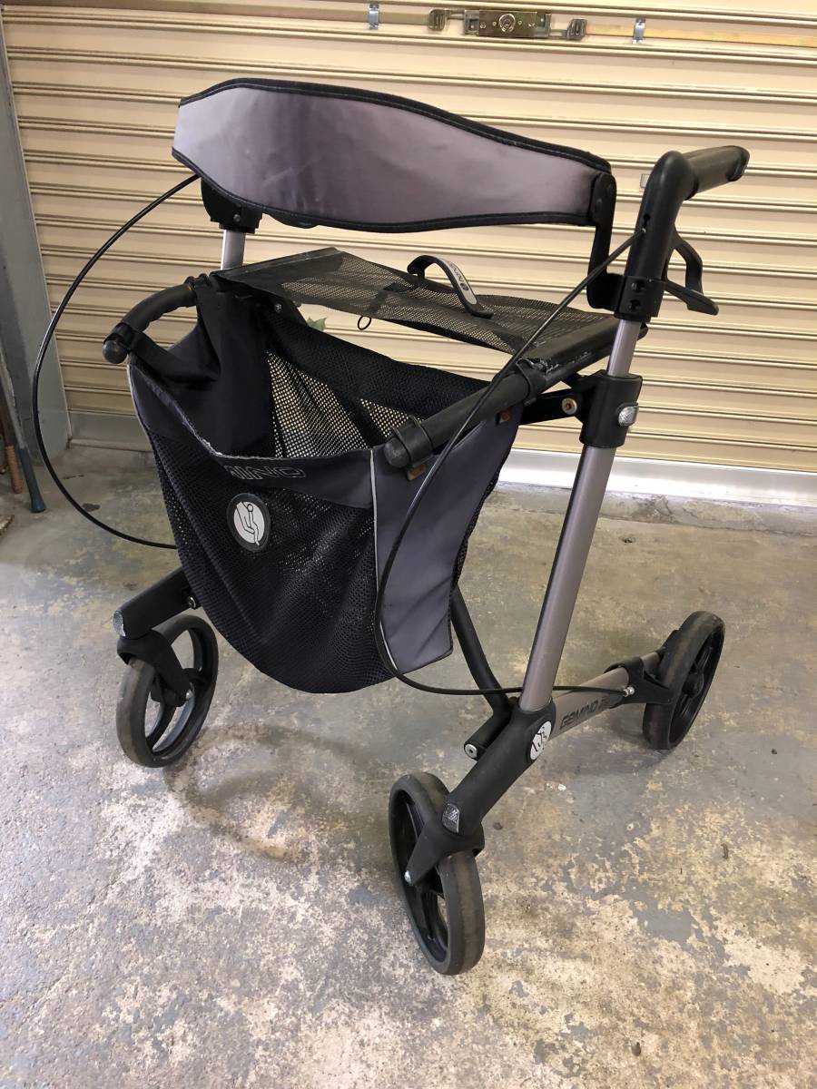 歩行器 歩行車 歩行補助 パラマウントベッド ハンディーウォークL KZ-C21002 折りたたみ式 ブレーキ付き 福祉 介護用品 リハビリ ...