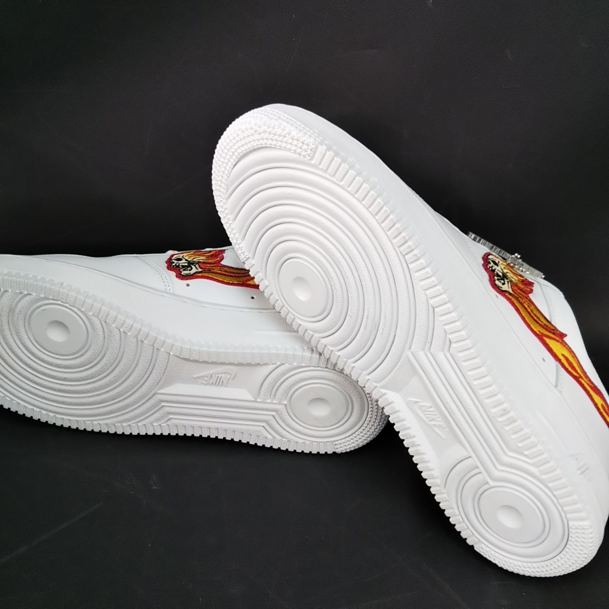 1円 NIKE ナイキ スニーカー エアフォース1 Tygaコラボ AF1 BURNING SKULLS STILL ALIVE 靴 シューズ ...