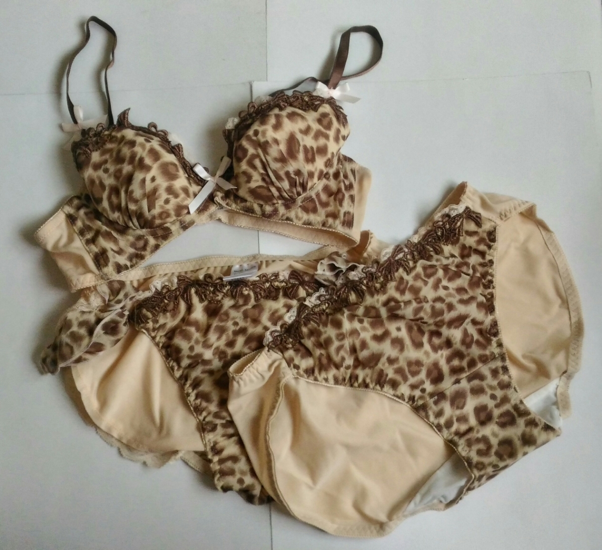28-10 ヒョウ柄 ブラジャー＆ショーツ＆サニタリーショーツ A75 L 3点セット(75)｜売買されたオークション情報、yahooの商品情報をアーカイブ公開 - オークファン（aucfan ...